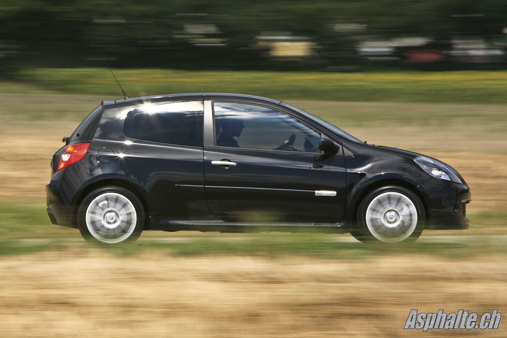 Essai Renault Clio 3 RS: petite sportive tricolore - Asphalte.ch